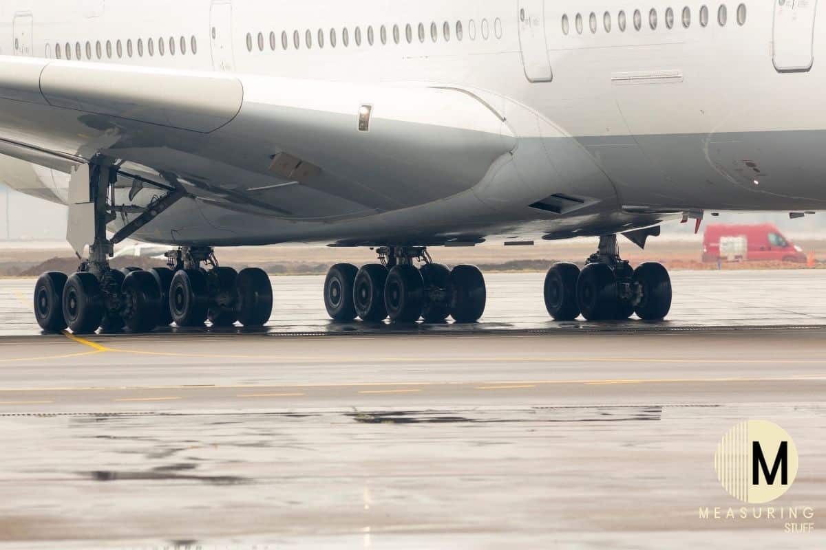 Airplanes And Tire Size: 9 Facts You Need To Know – Measuring Stuff